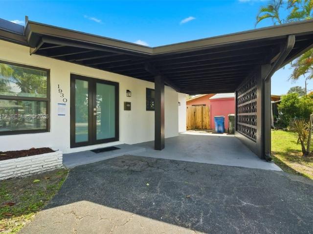 3 bedroom luxury Villa for sale in Oakland Park, Florida