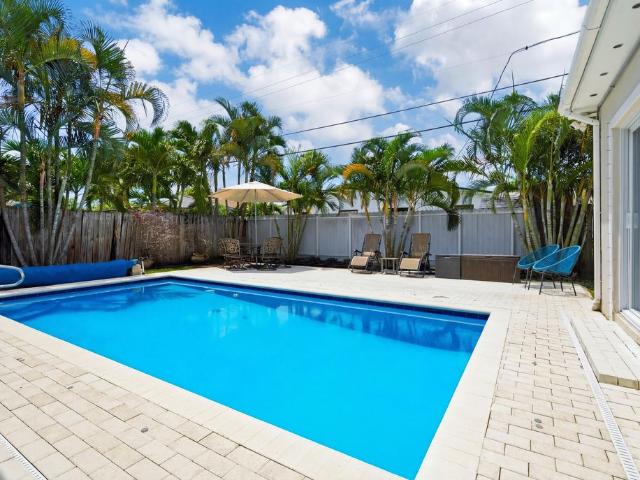 3 bedroom luxury Villa for sale in Oakland Park, Florida