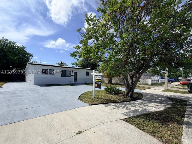 3 bedroom luxury Villa for sale in Oakland Park, Florida