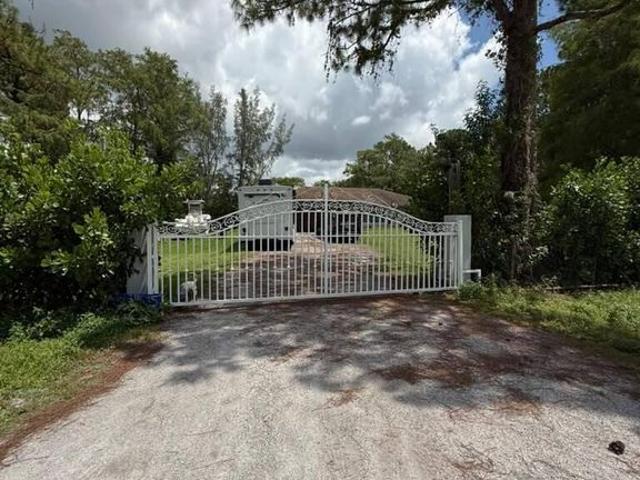3 bedroom luxury Villa for sale in Aventura, Florida