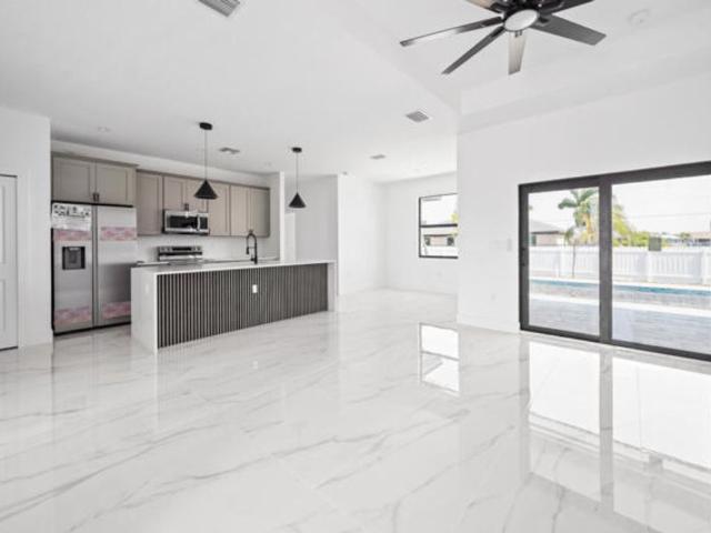 3 bedroom luxury Villa for sale in Cape Coral, Florida