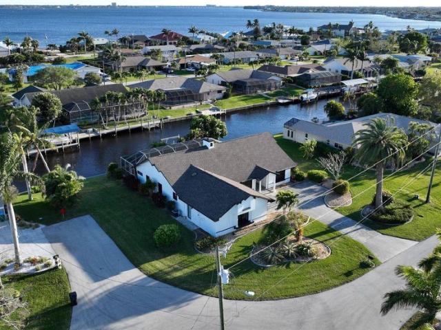 3 bedroom luxury Villa for sale in Cape Coral, Florida