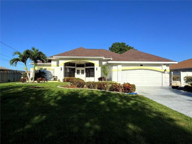 3 bedroom luxury Villa for sale in Cape Coral, Florida