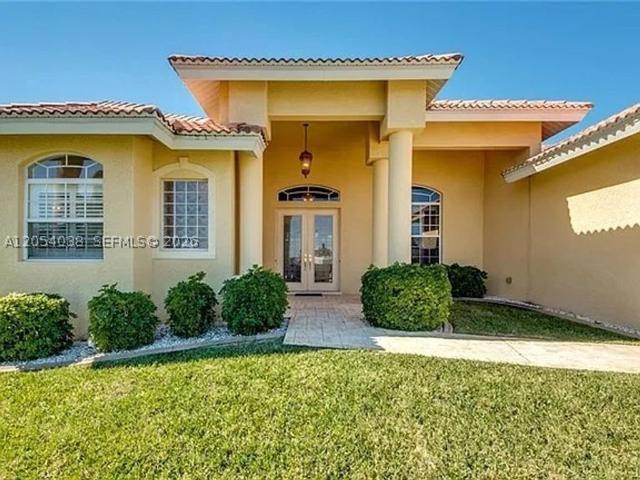 3 bedroom luxury Villa for sale in Cape Coral, Florida