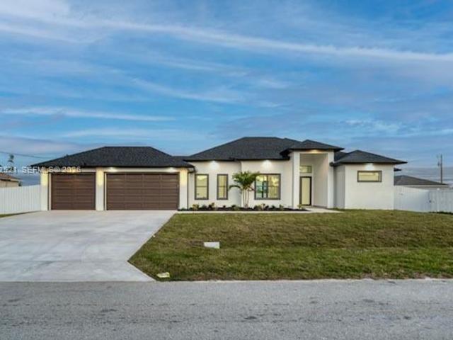 3 bedroom luxury Villa for sale in Cape Coral, Florida