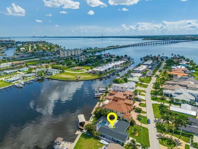 3 bedroom luxury Villa for sale in Cape Coral, Florida