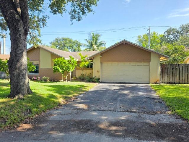 3 bedroom luxury Villa for sale in Cooper City, Florida