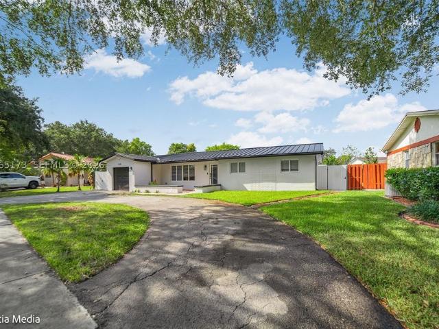 3 bedroom luxury Villa for sale in Cooper City, Florida