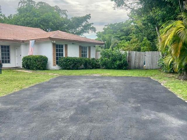 3 bedroom luxury Villa for sale in Coral Springs, Florida
