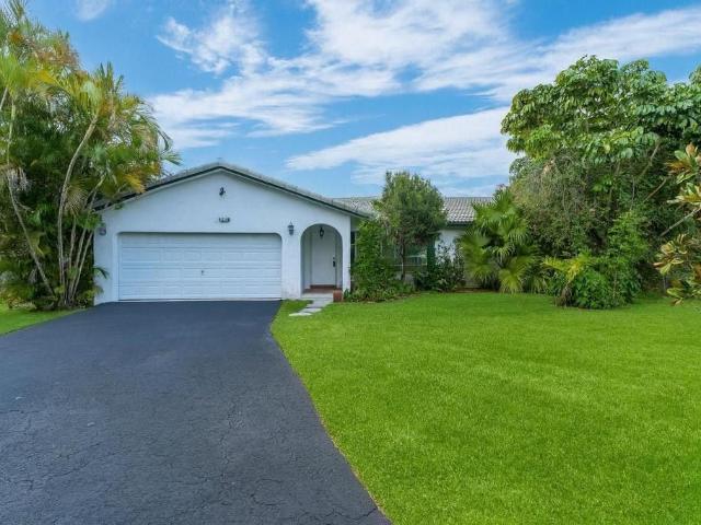 3 bedroom luxury Villa for sale in Coral Springs, Florida