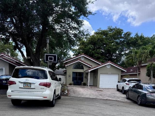 3 bedroom luxury Villa for sale in Coral Springs, Florida
