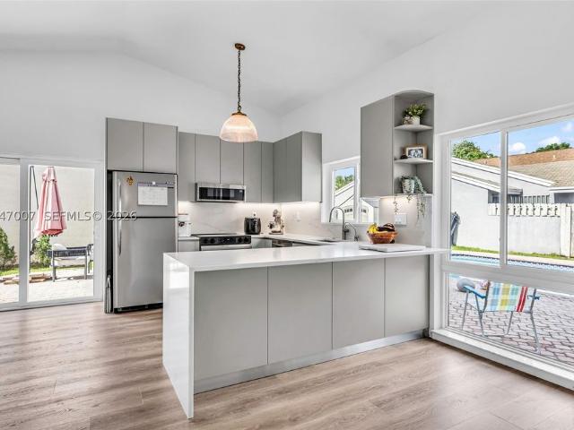 3 bedroom luxury Villa for sale in Davie, Florida