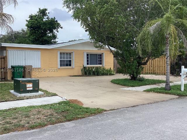 3 bedroom luxury Villa for sale in Davie, Florida