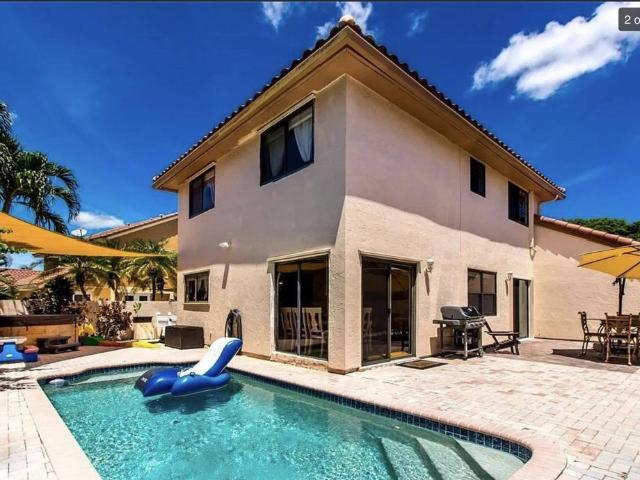 3 bedroom luxury Villa for sale in Deerfield Beach, Florida