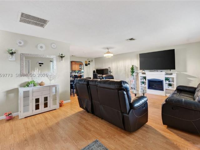 3 bedroom luxury Villa for sale in Greenacres City, Florida