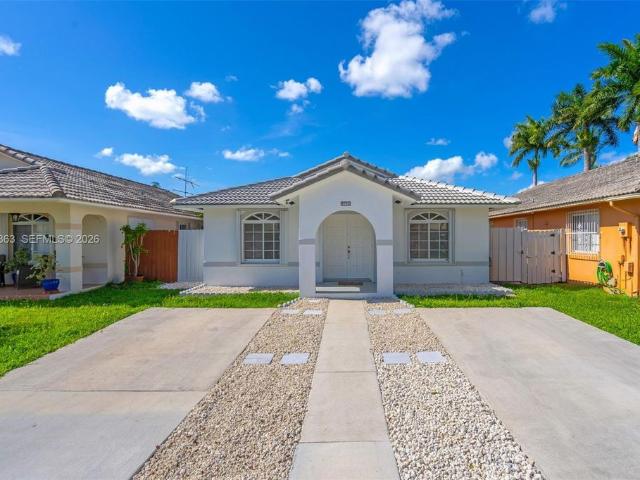 3 bedroom luxury Villa for sale in Hialeah Gardens, Florida