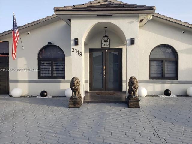 3 bedroom luxury Villa for sale in Hialeah, Florida