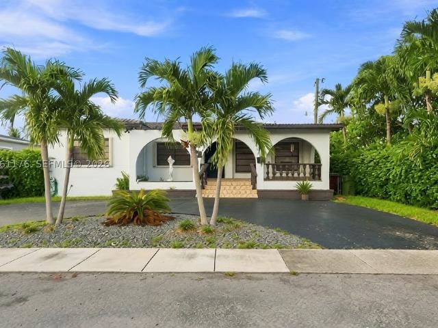 3 bedroom luxury Villa for sale in Hialeah, Florida