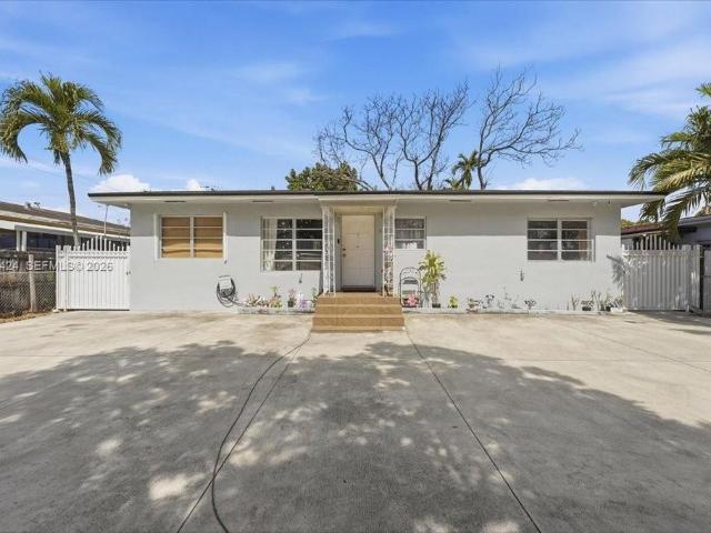 3 bedroom luxury Villa for sale in Hialeah, Florida