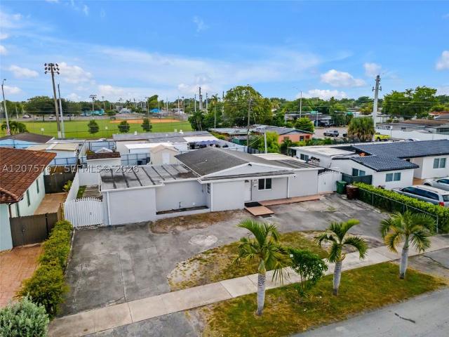 3 bedroom luxury Villa for sale in Hialeah, Florida