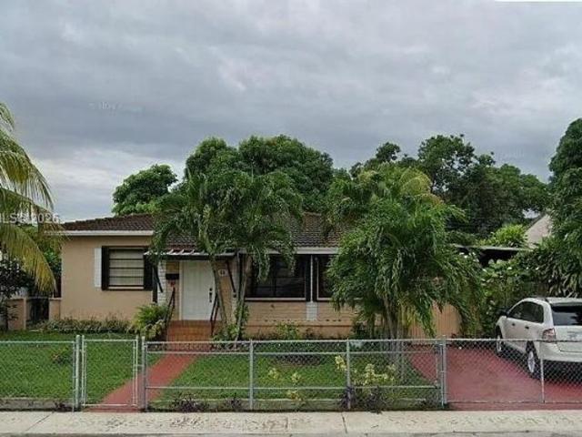 3 bedroom luxury Villa for sale in Hialeah, Florida