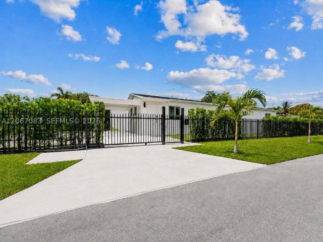 3 bedroom luxury Villa for sale in Hialeah, Florida