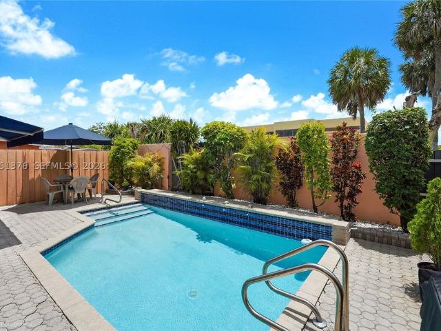 3 bedroom luxury Villa for sale in Hialeah, Florida