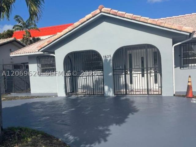 3 bedroom luxury Villa for sale in Hialeah, Florida