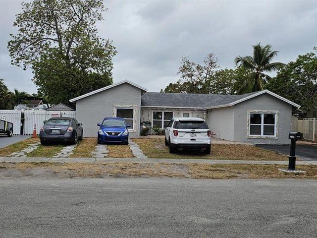 3 bedroom luxury Villa for sale in Hialeah, Florida
