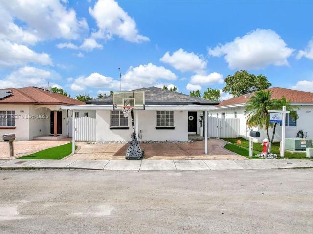 3 bedroom luxury Villa for sale in Hialeah, Florida