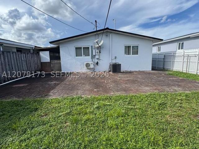 3 bedroom luxury Villa for sale in Hialeah, Florida
