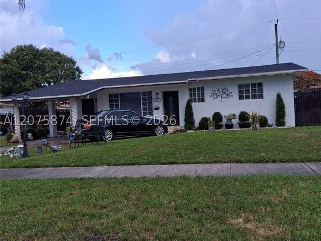 3 bedroom luxury Villa for sale in Hialeah, Florida