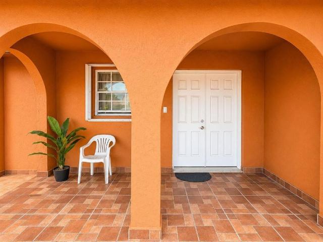 3 bedroom luxury Villa for sale in Hialeah, Florida