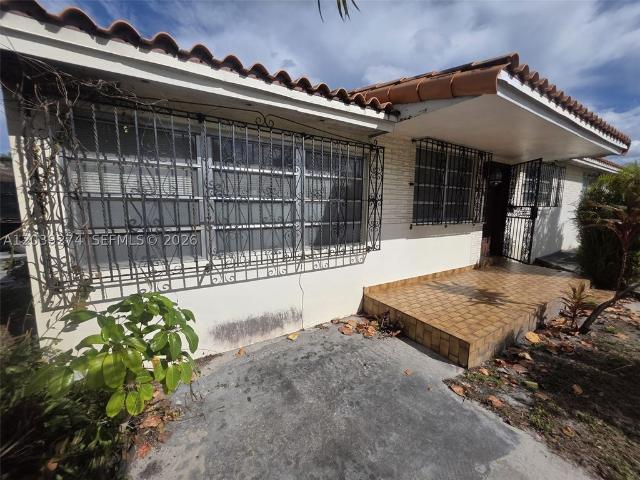 3 bedroom luxury Villa for sale in Hialeah, Florida