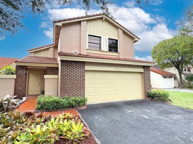 3 bedroom luxury Villa for sale in Hialeah, Florida