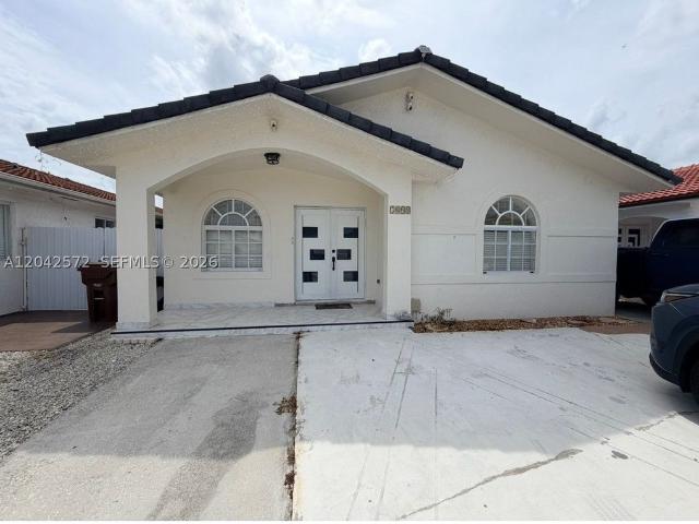 3 bedroom luxury Villa for sale in Hialeah, Florida
