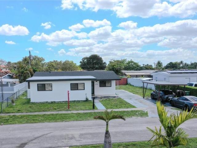 3 bedroom luxury Villa for sale in Hialeah, Florida