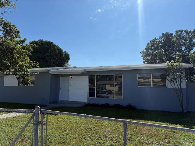 3 bedroom luxury Villa for sale in Hialeah, Florida