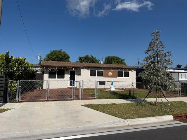 3 bedroom luxury Villa for sale in Hialeah, Florida