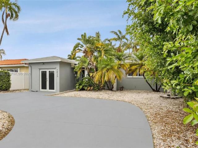 3 bedroom luxury Villa for sale in Hollywood, Florida