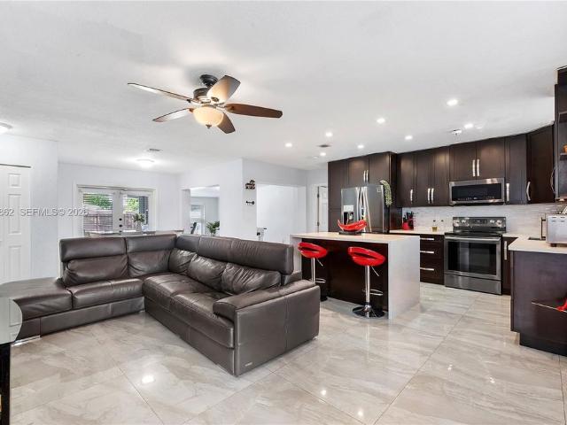 3 bedroom luxury Villa for sale in Hollywood, Florida