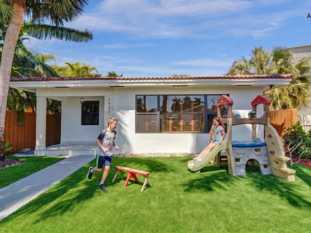 3 bedroom luxury Villa for sale in Hollywood, Florida