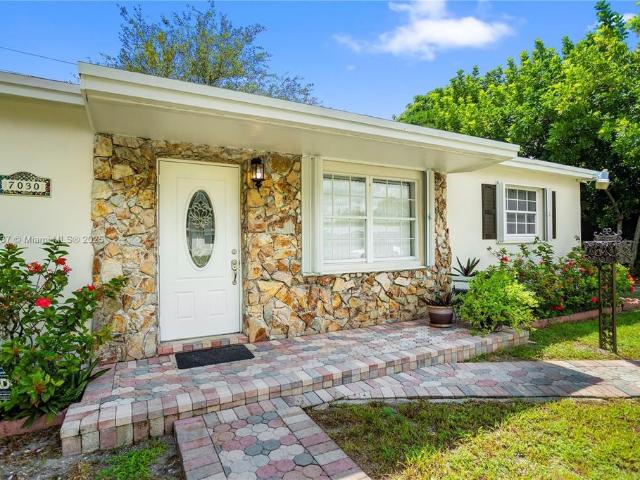 3 bedroom luxury Villa for sale in Hollywood, Florida