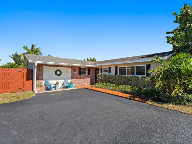 Luxury Villa for sale in Lake Clarke Shores, Florida