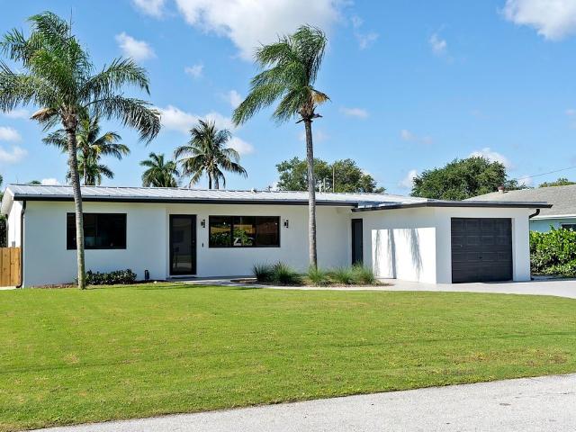 3 bedroom luxury Villa for sale in Lake Clarke Shores, Florida