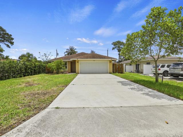 3 bedroom luxury Villa for sale in Lake Worth, Florida