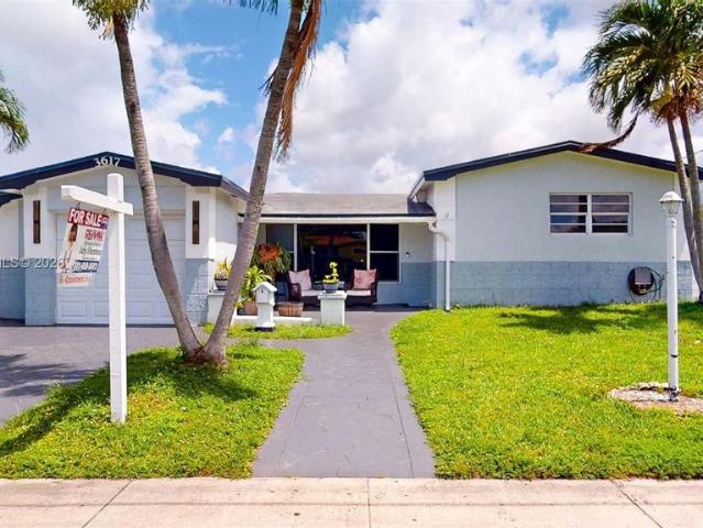 3 bedroom luxury Villa for sale in Lauderdale Lakes, Florida