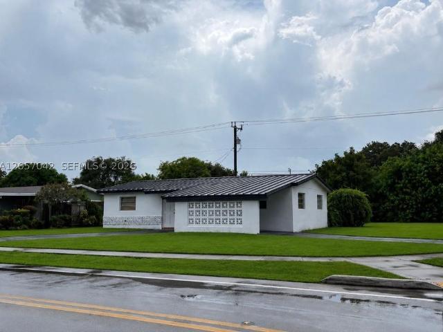 3 bedroom luxury Villa for sale in Lauderhill, Florida