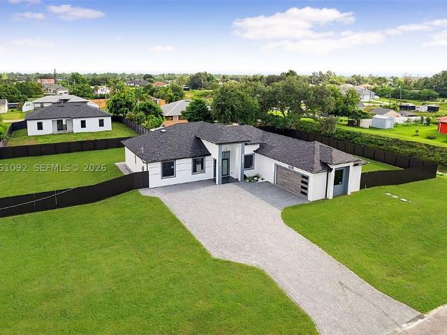 3 bedroom luxury Villa for sale in Lehigh Acres, Florida