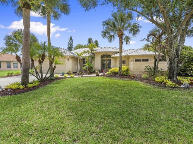 3 bedroom luxury Villa for sale in Palm City, Florida